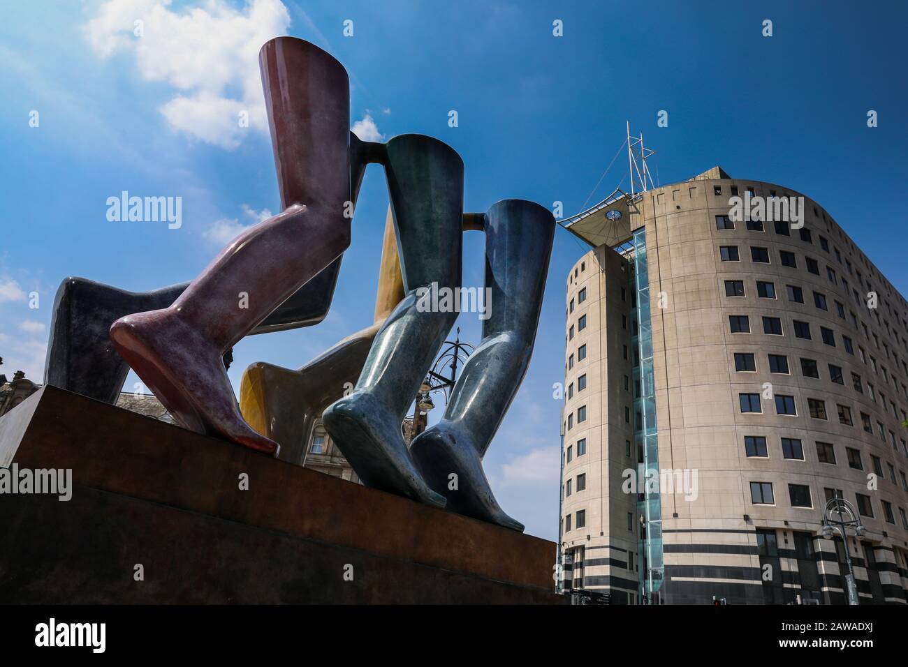 Kenneth Armitage's 'Legs Walking' sculpture and 1 City Square, Leeds ...