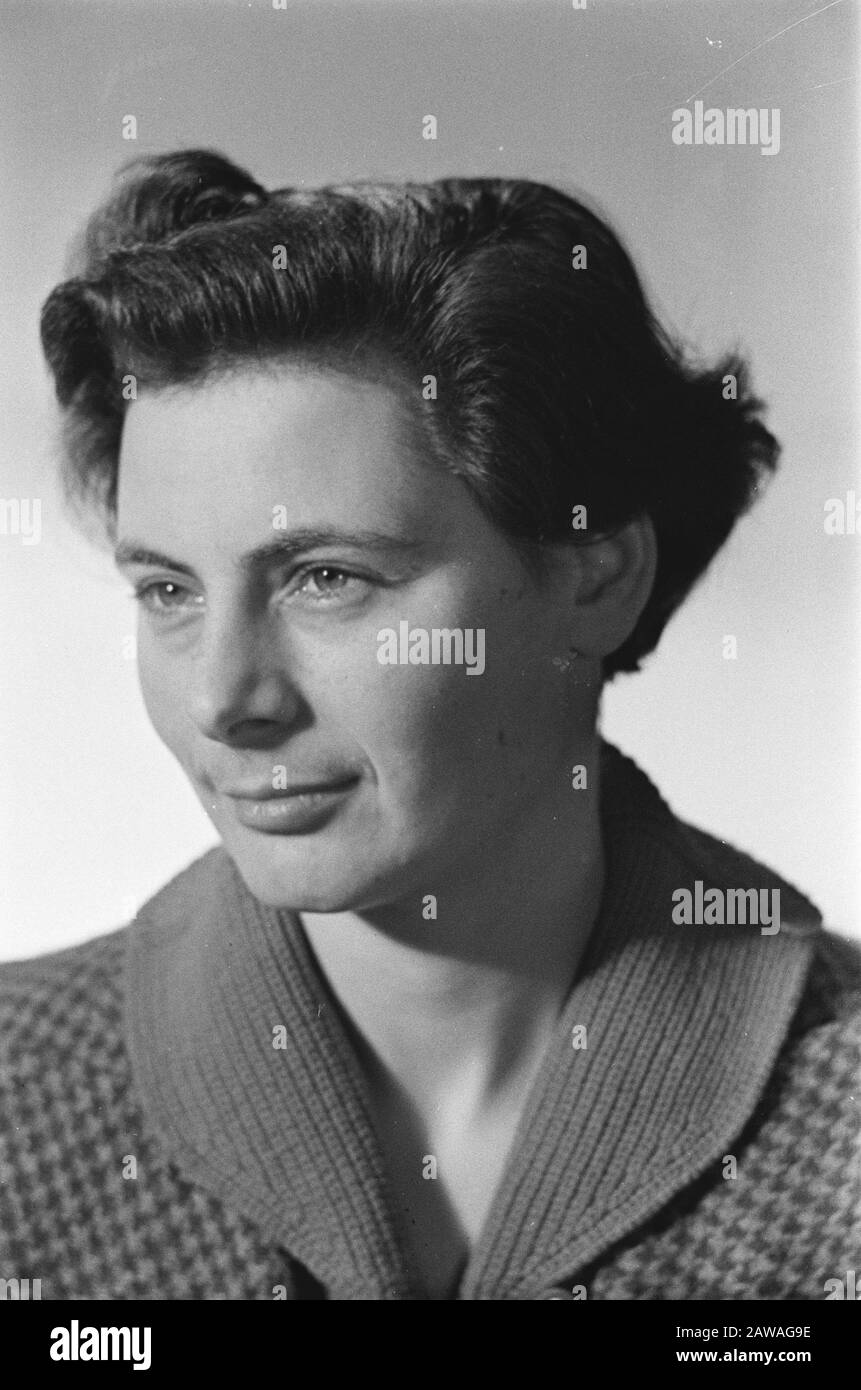 P [Portraits / Persons] / Anefo London Series Ms. Renier. Date: 1940 ...