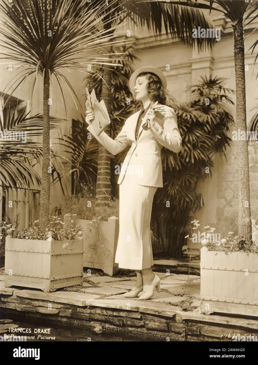 1937 ca , HOLLYWOOD , CALIFORNIA , USA : The movie actress FRANCES ...