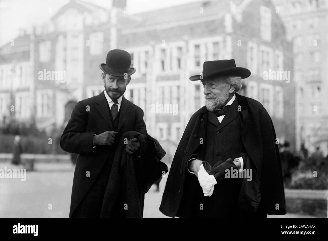 Pediatra medico hi-res stock photography and images - Alamy