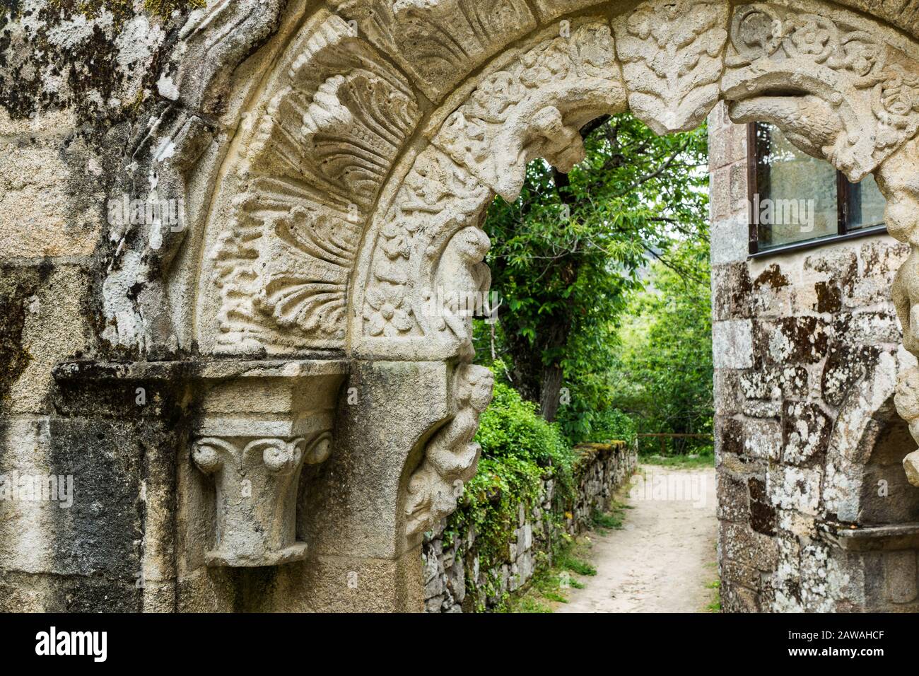 Middle ages monastery hi-res stock photography and images - Alamy