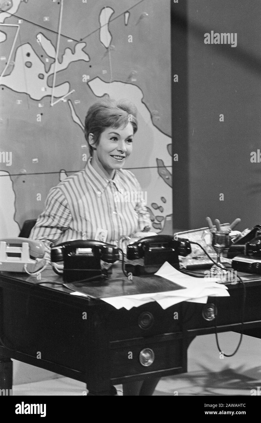 Mieke Bos own show for NCRV-TV Date: December 19, 1966 Keywords: Shows ...