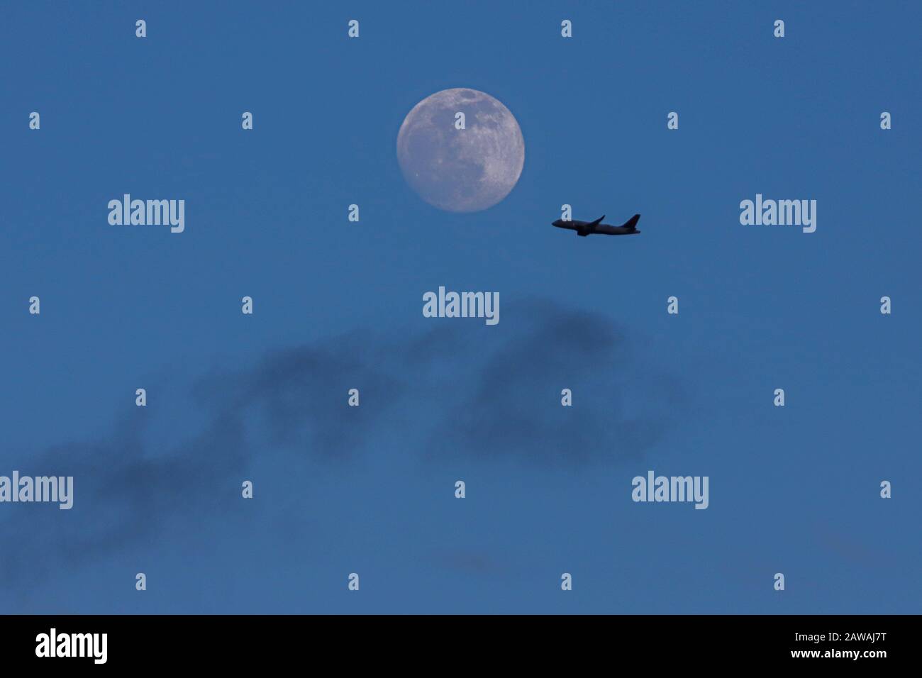 New York, New York, USA. 7th Feb, 2020. Full moon is seen from New York ...