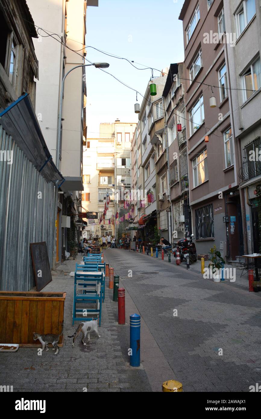 Backstreet road hi-res stock photography and images - Alamy