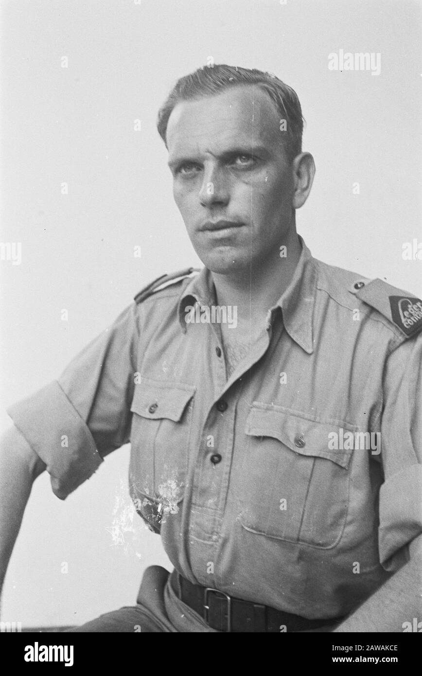 Passport Photos VI [Soldier with sliding passer Army Contact] Date: 01 ...