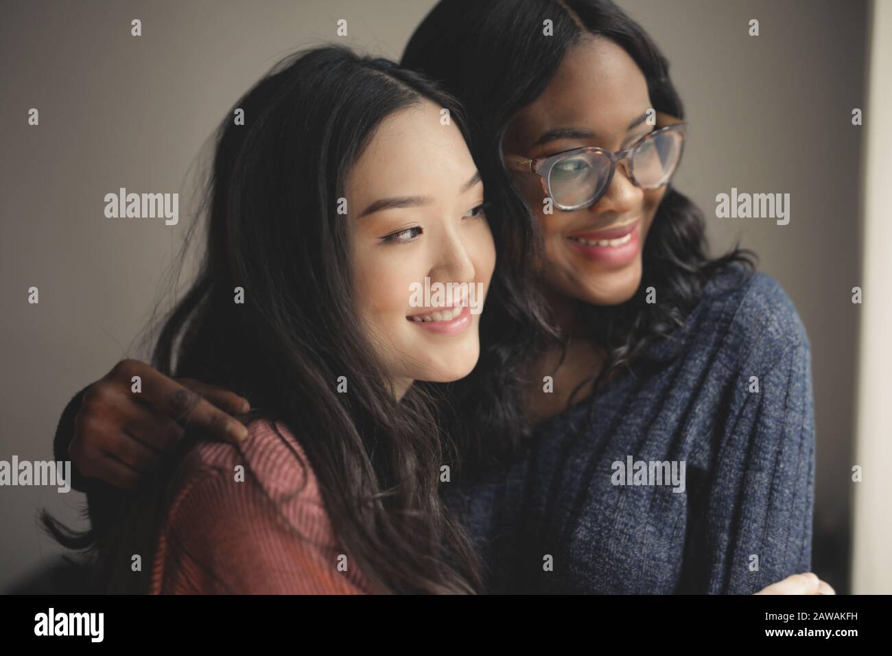 portrait of two female friends Stock Photo - Alamy