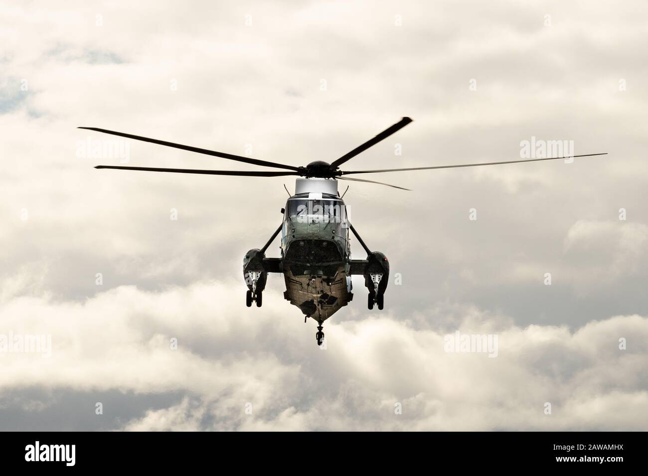 Marine one landing at the white house hi-res stock photography and ...