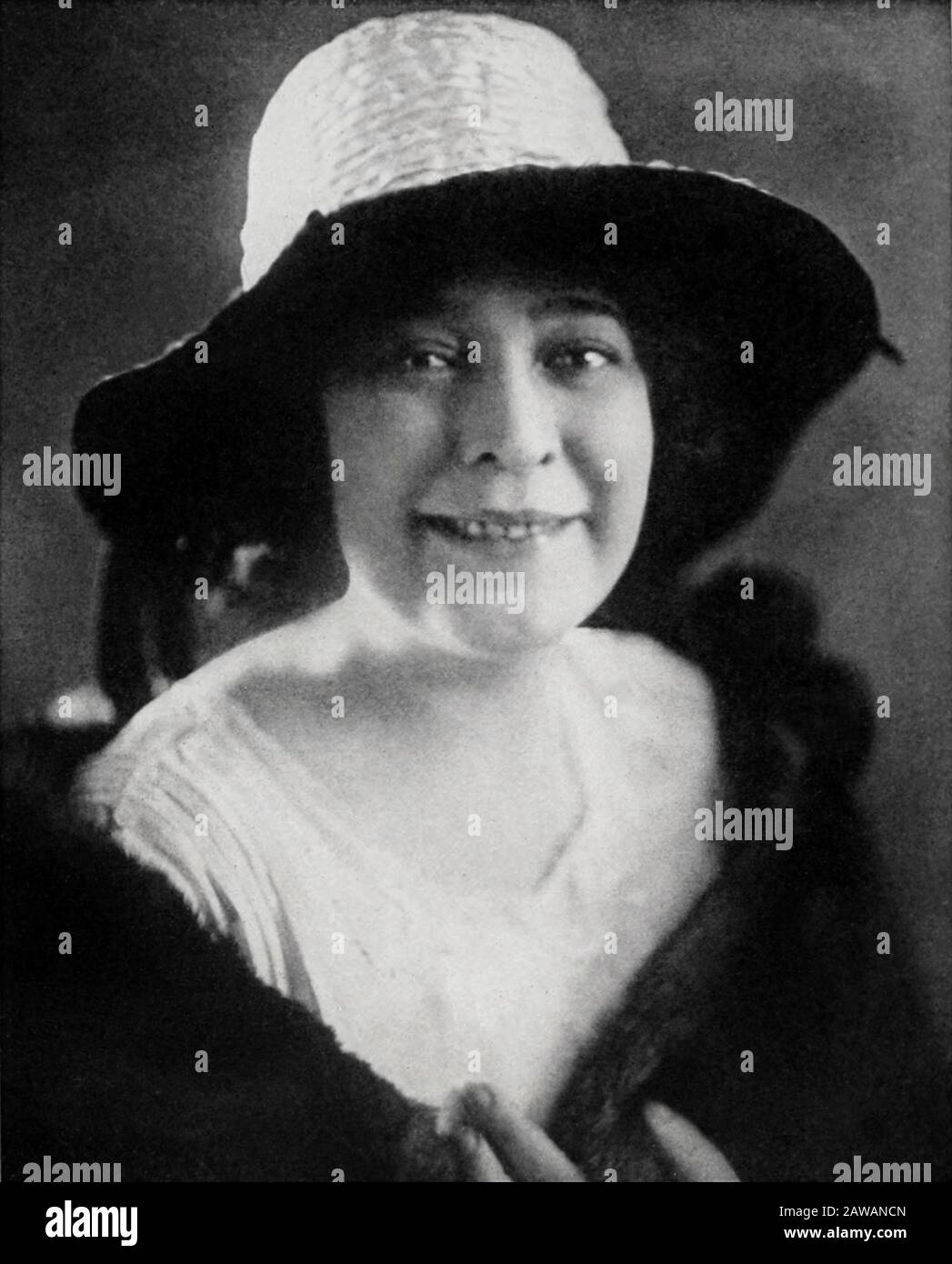 1920 , HOLLYWOOD , USA : The celebrated Silen Movie screenwriter JUNE ...