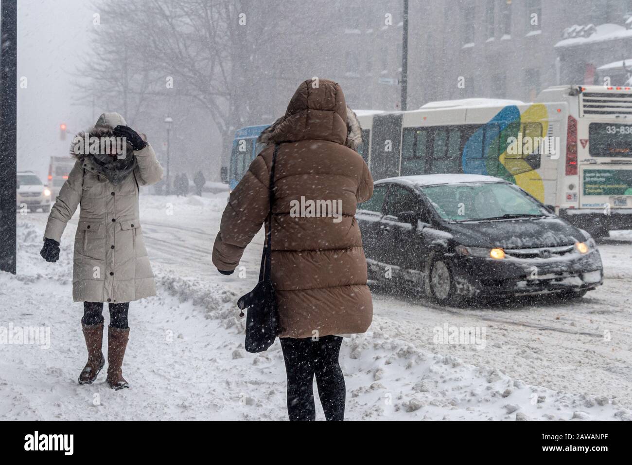 People walking in snow storm hi-res stock photography and images - Alamy