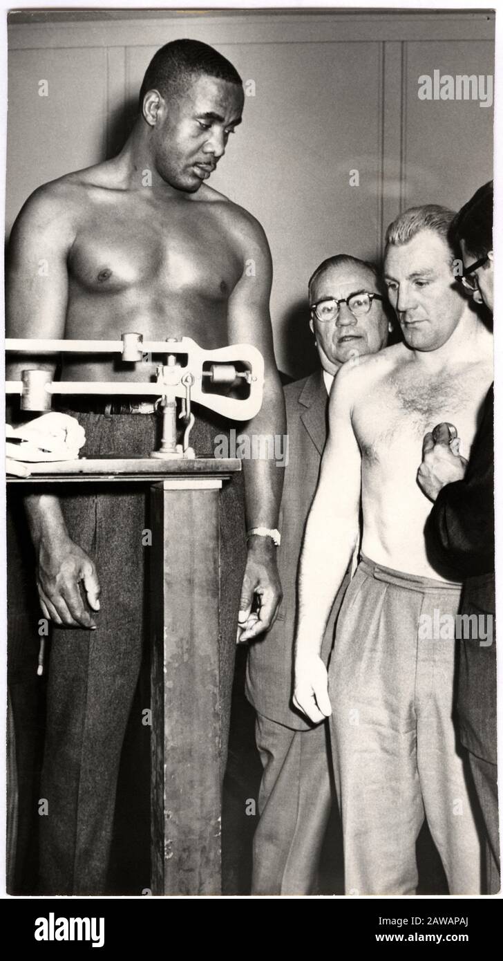 1961 , 2 december, PHILADELPHIA , USA : The american boxer SONNY LISTON ...
