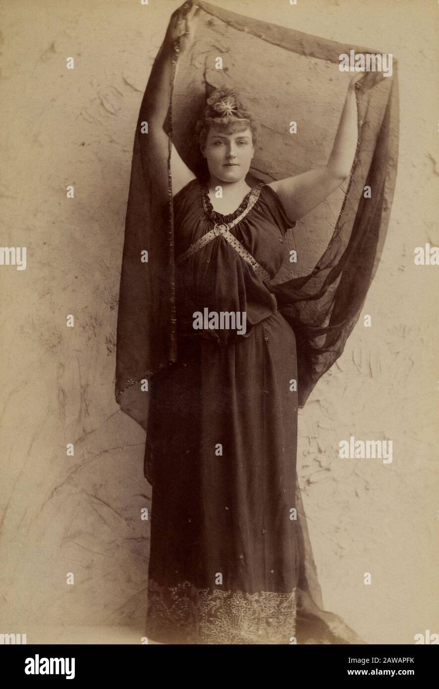 1888 , New York , USA : The celebrated american dancer and actress ...