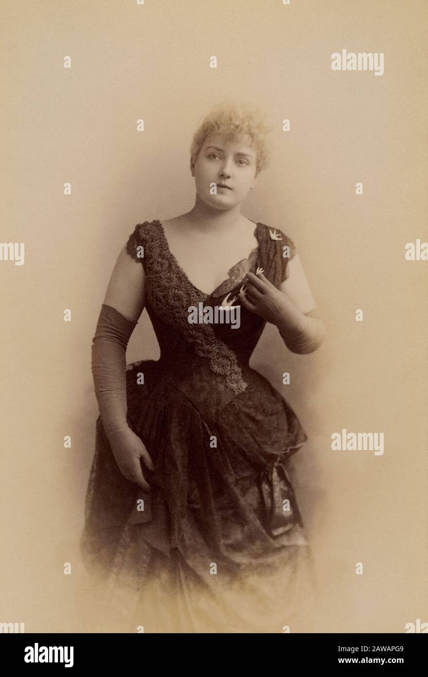 1889 , New York , USA : The celebrated american dancer and actress ...
