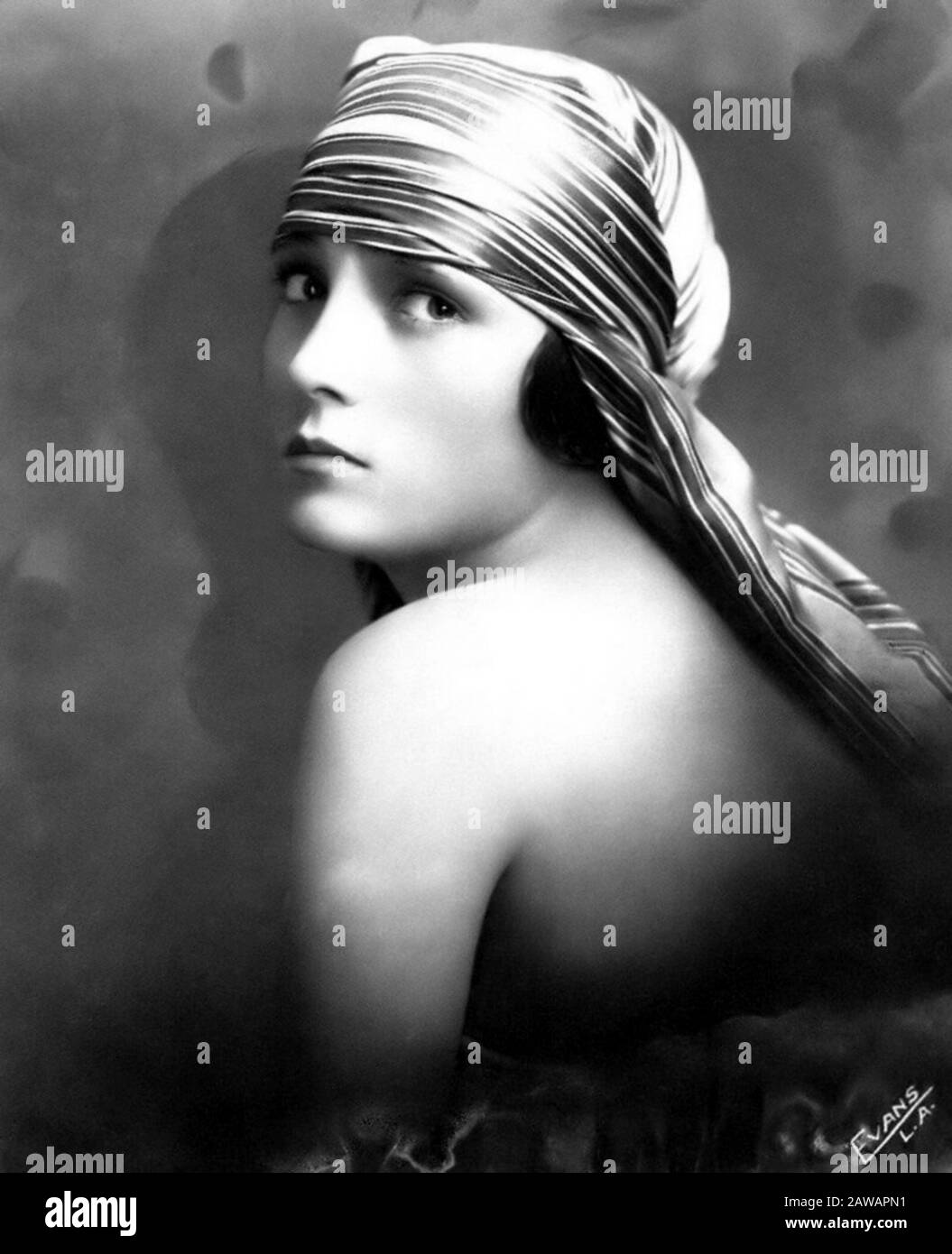 1921 , HOLLYWOOD , USA : The silent movie actress PAULINE STARKE ( 1901 ...