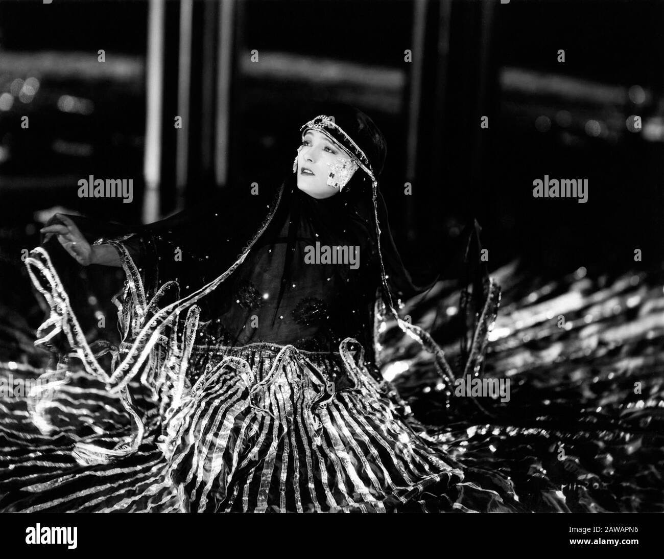 Femme fatale hi-res stock photography and images - Alamy