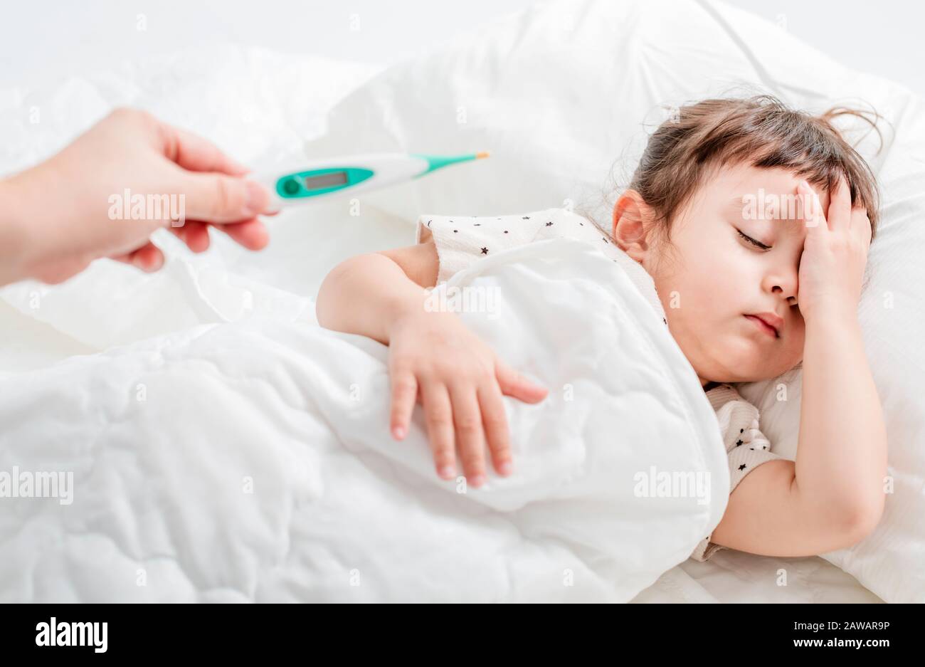 Sick bed doctor hi-res stock photography and images - Alamy
