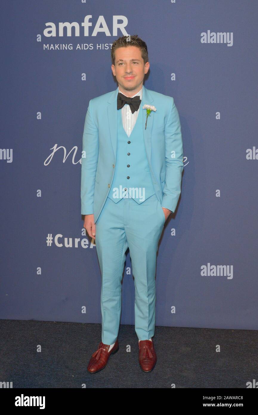 Charlie puth red carpet hi-res stock photography and images - Alamy