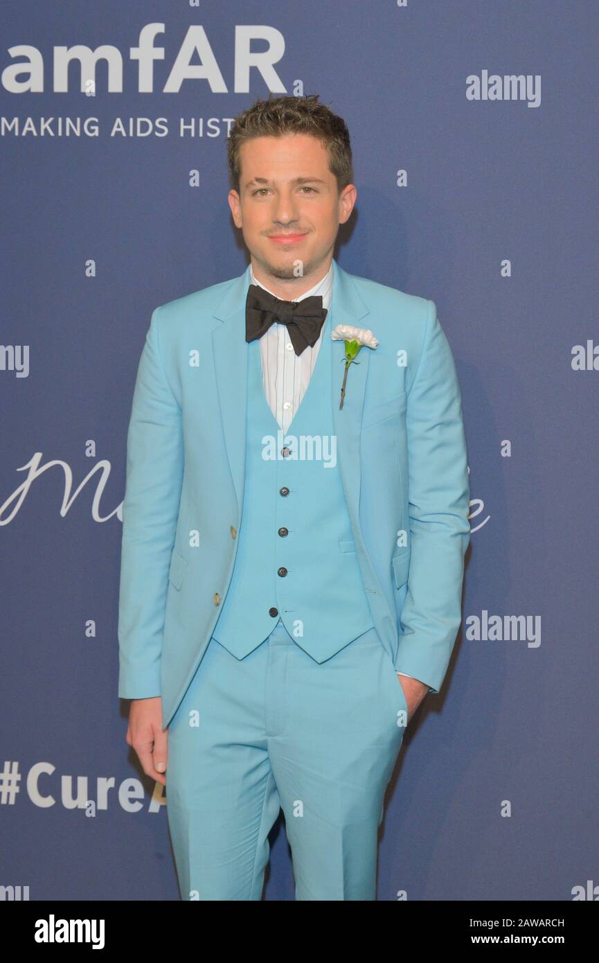 Charlie puth red carpet hi-res stock photography and images - Alamy