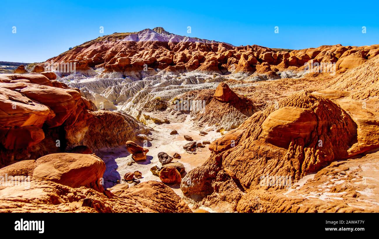 The colorful sandstone mountains on the Toadstool Trail in Grand ...