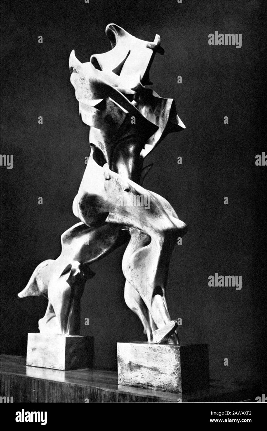 1913 , ITALY : The bronze statue " Unique Forms of Continuity in Space ...