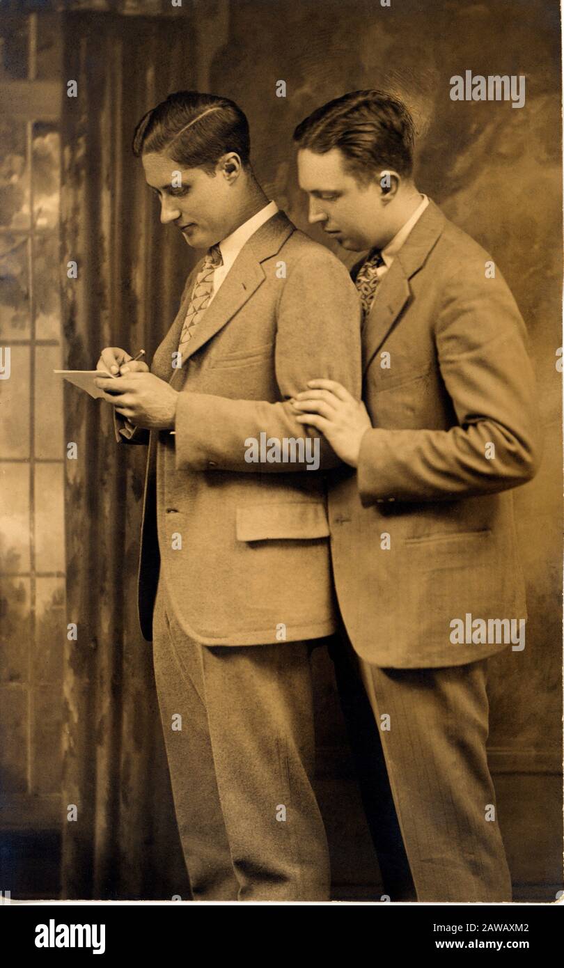 1930 ca. , U.S.A. : A male couple of friends , possible at University ...