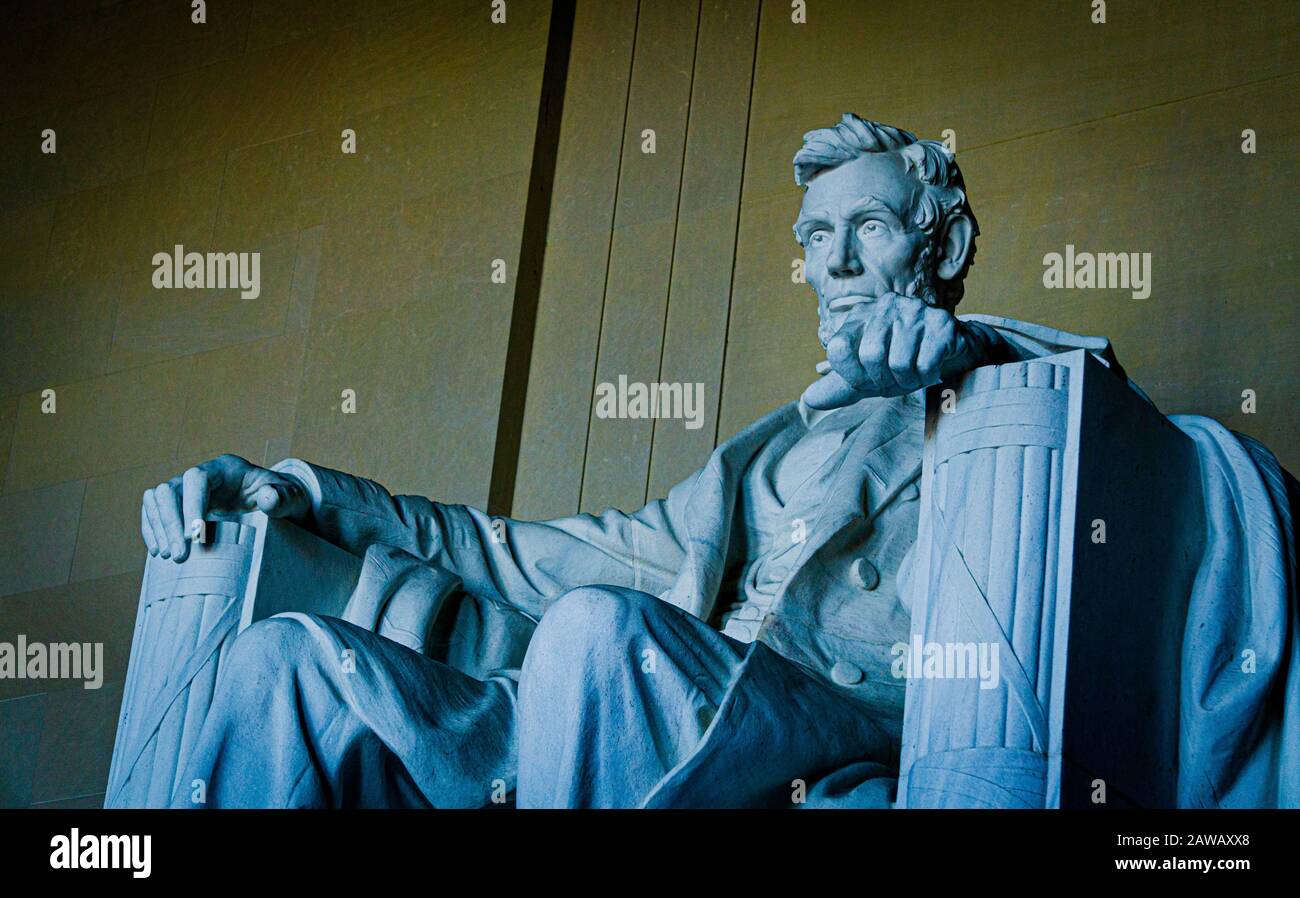 Statue of Abraham Lincoln at the Lincoln Memorial Stock Photo - Alamy