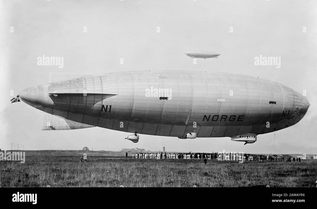 Italia airship Black and White Stock Photos & Images - Alamy