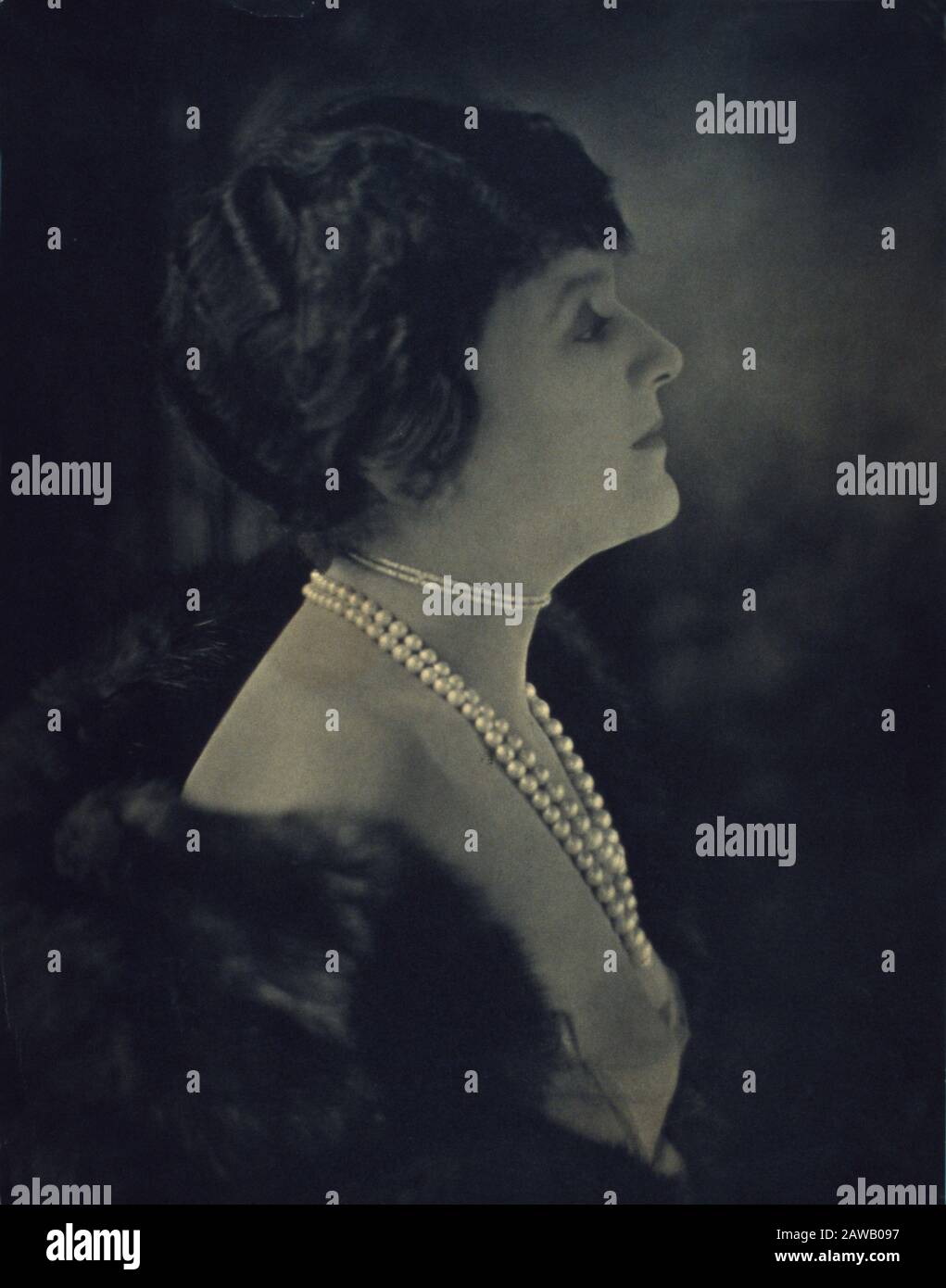 1905 ca , NEW YORK , USA : The celebrated Broadway actress EDITH M ...