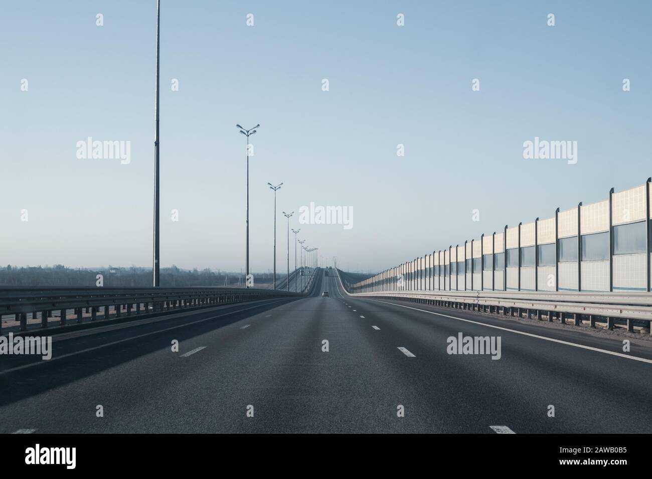 Road going into the distance hi-res stock photography and images - Alamy