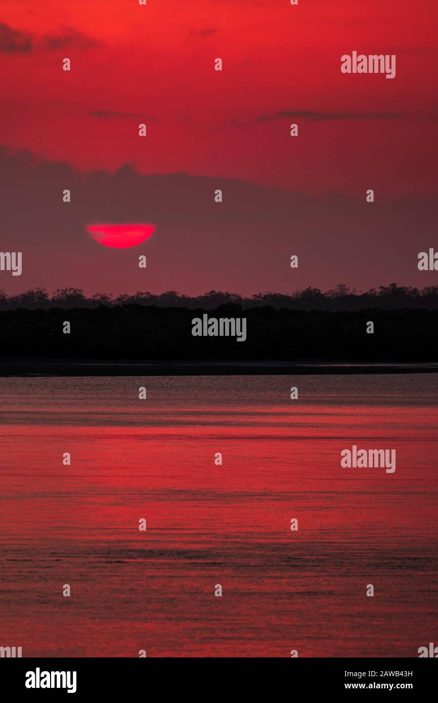 The fiery red sun hi-res stock photography and images - Alamy