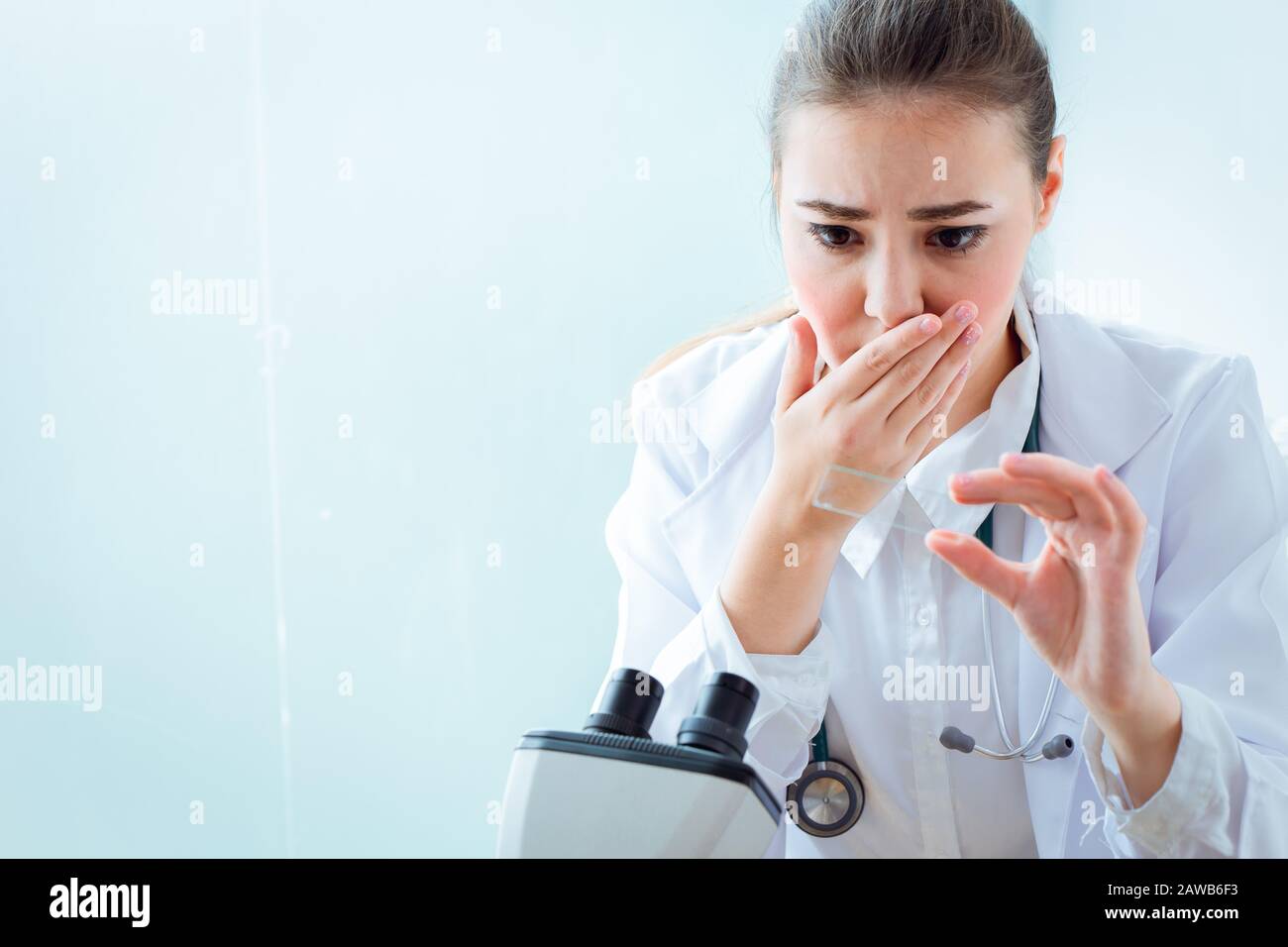 Scientists shock and fear with infected virus in laboratory microscope ...