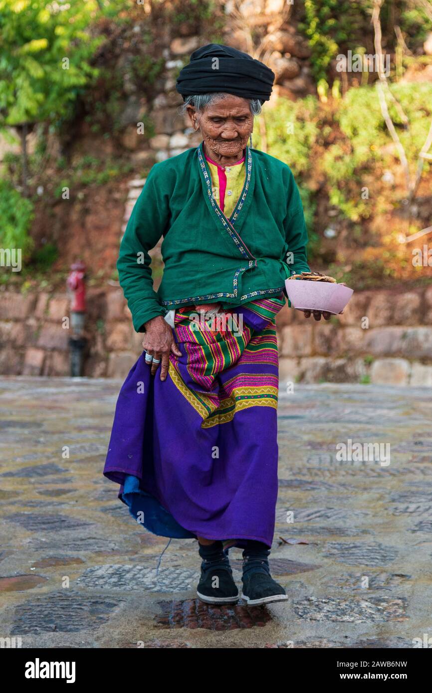 Blang village china hi-res stock photography and images - Alamy