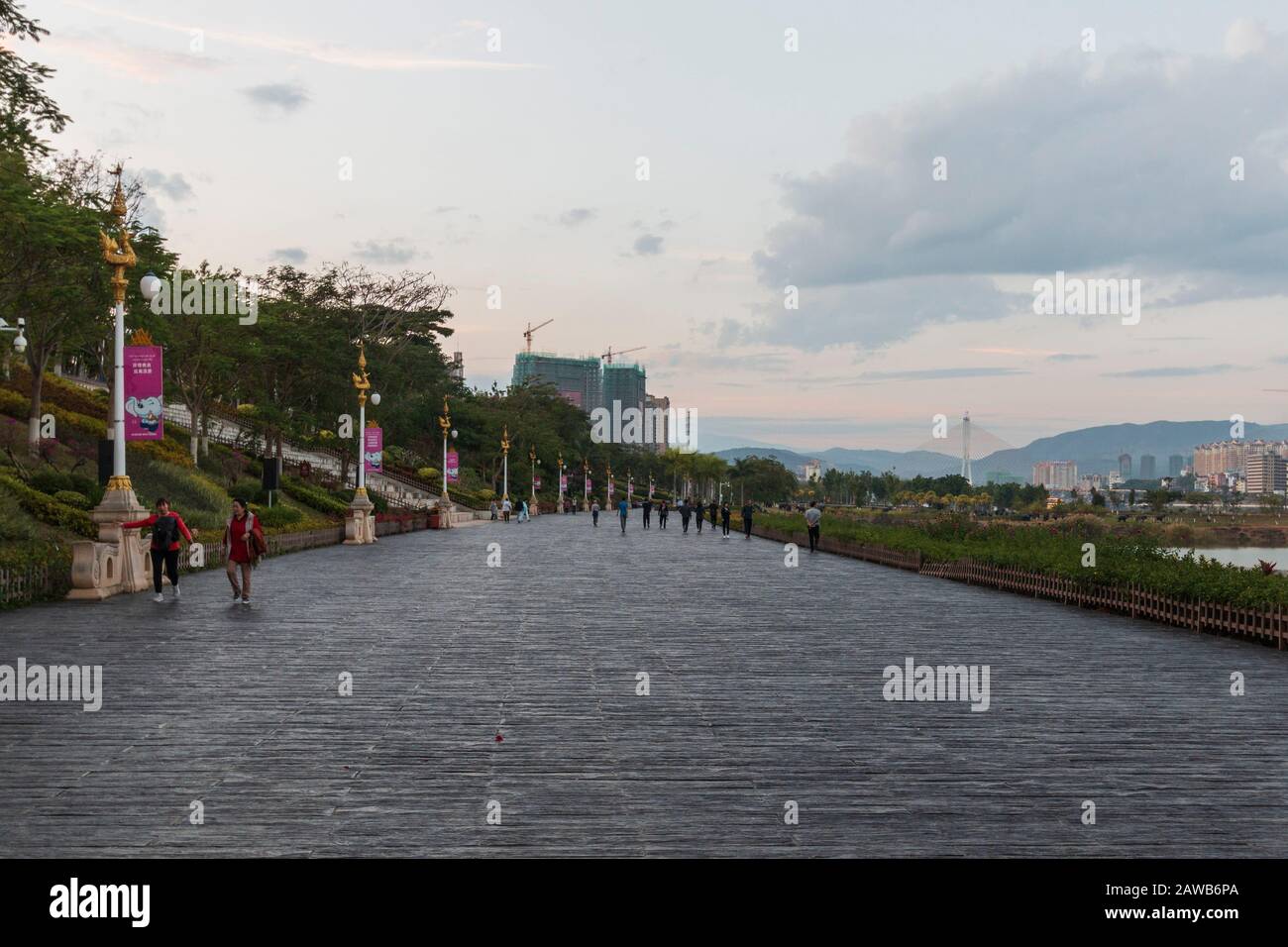 Jinghong china lancang hi-res stock photography and images - Alamy