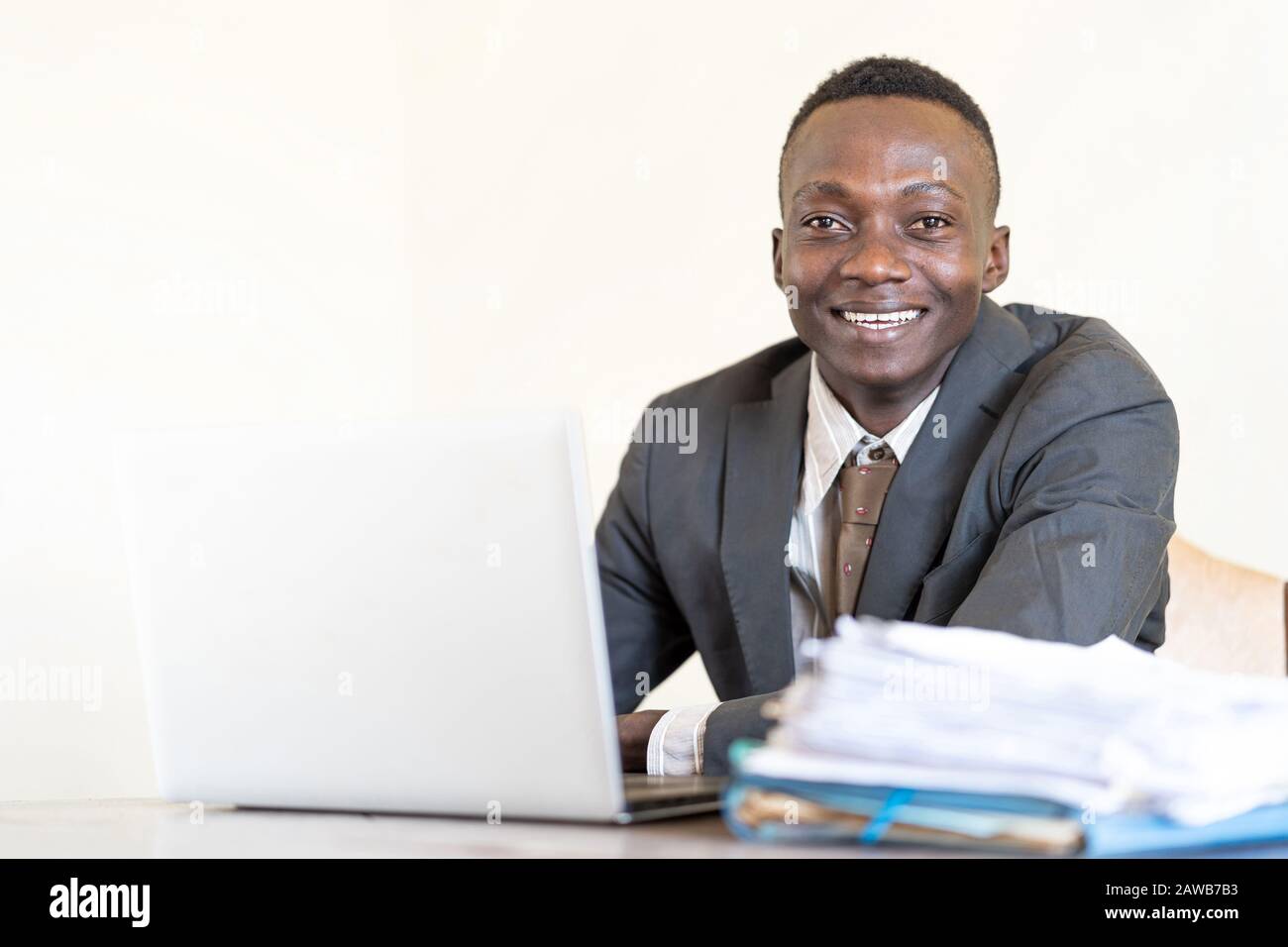 Black african man male worker employee hi-res stock photography and ...
