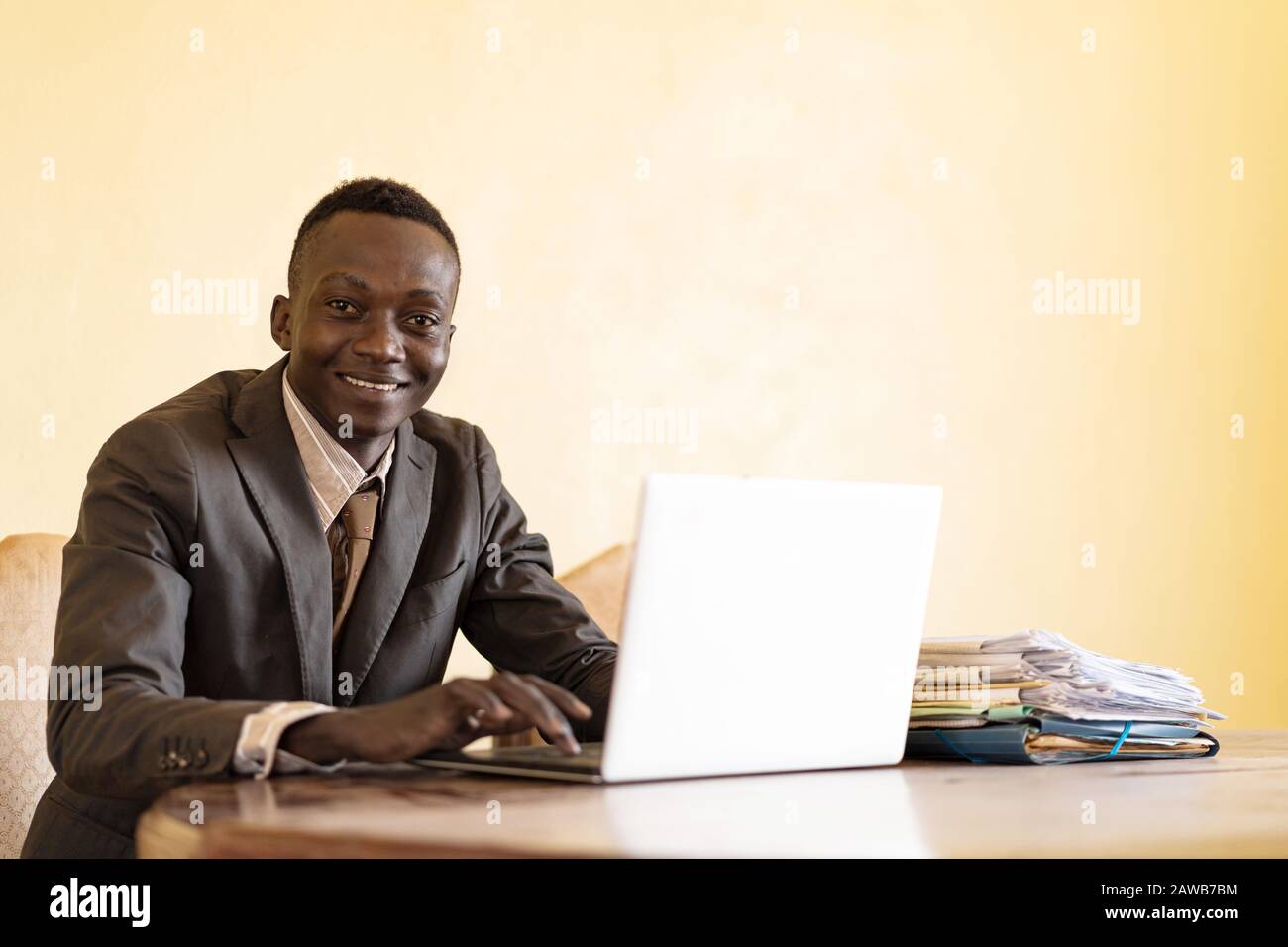 Portrait african serious manager hi-res stock photography and images ...