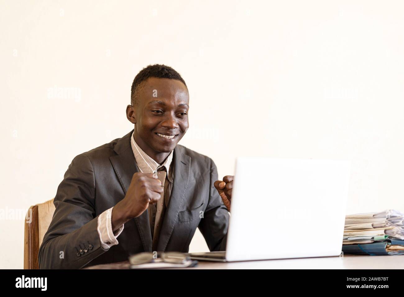 Business people working in office 2021 hi-res stock photography and ...