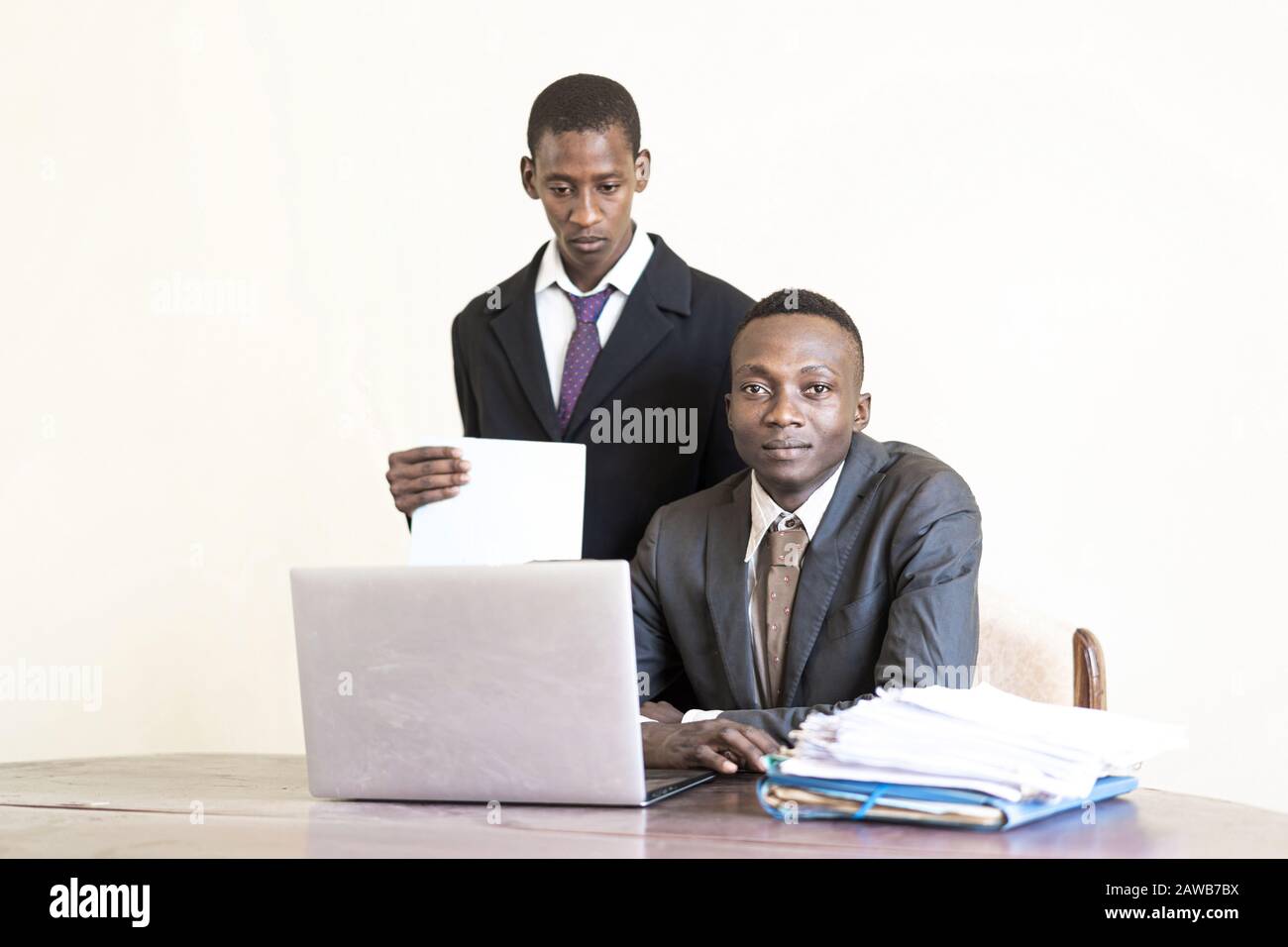Actual young guy concentrating executive isolated Stock Photo - Alamy