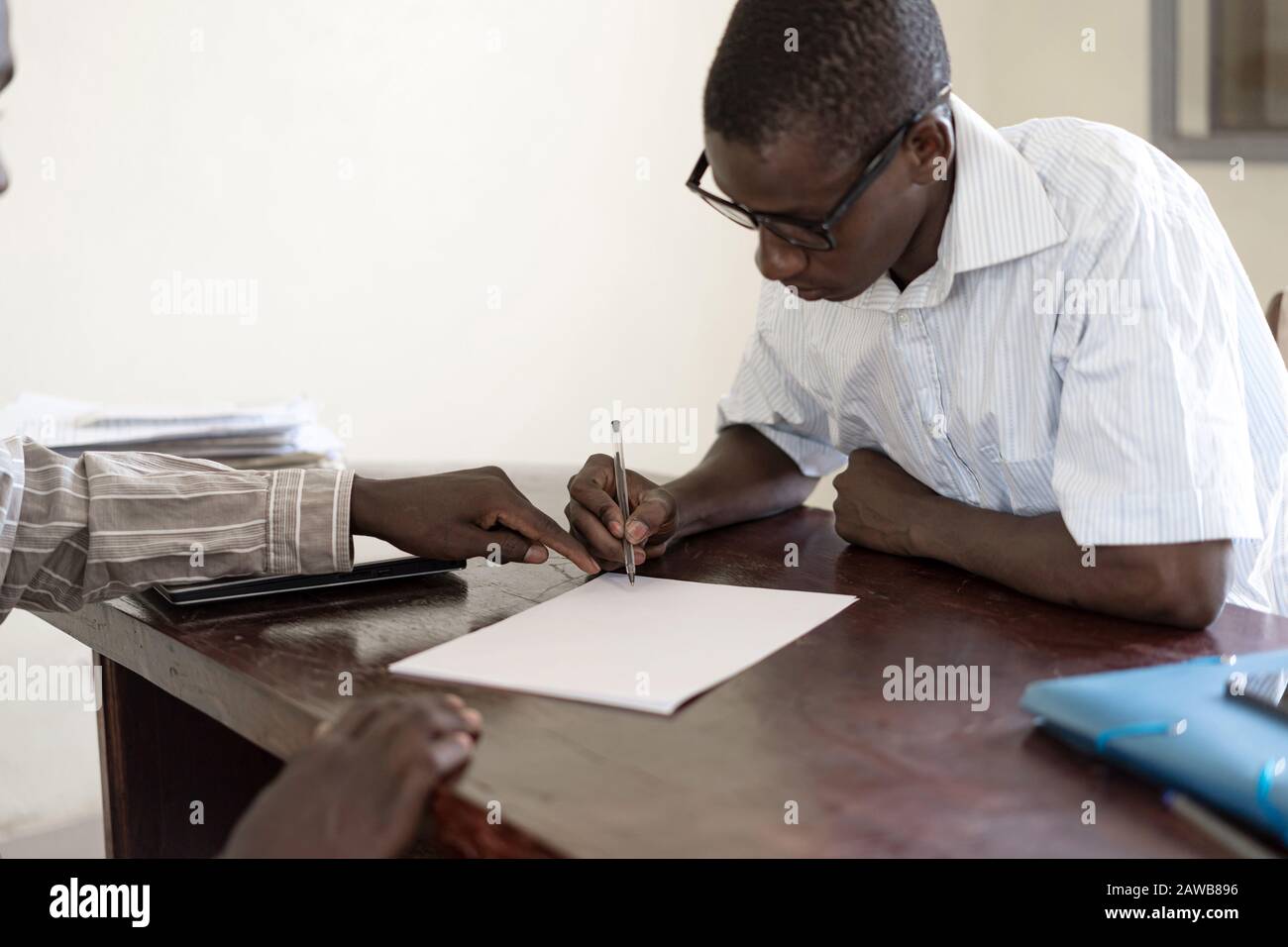 Workplace interview black hi-res stock photography and images - Alamy