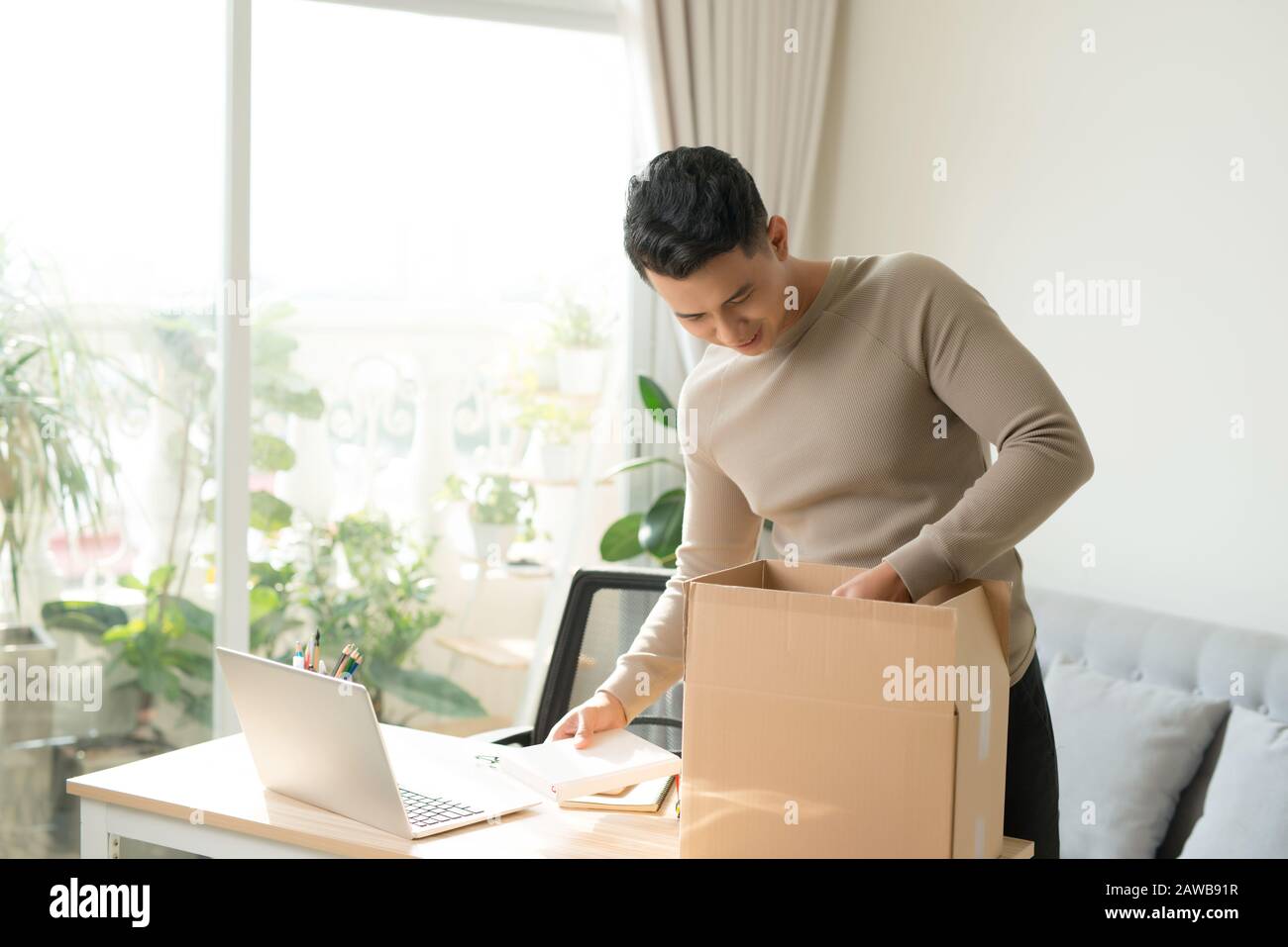 Asian man cardboard hi-res stock photography and images - Alamy