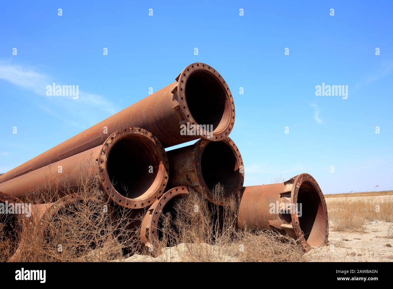 The rusty iron pipe Stock Photo - Alamy