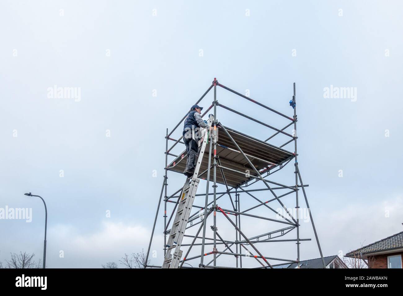 Construction tower crane extension hi-res stock photography and images ...