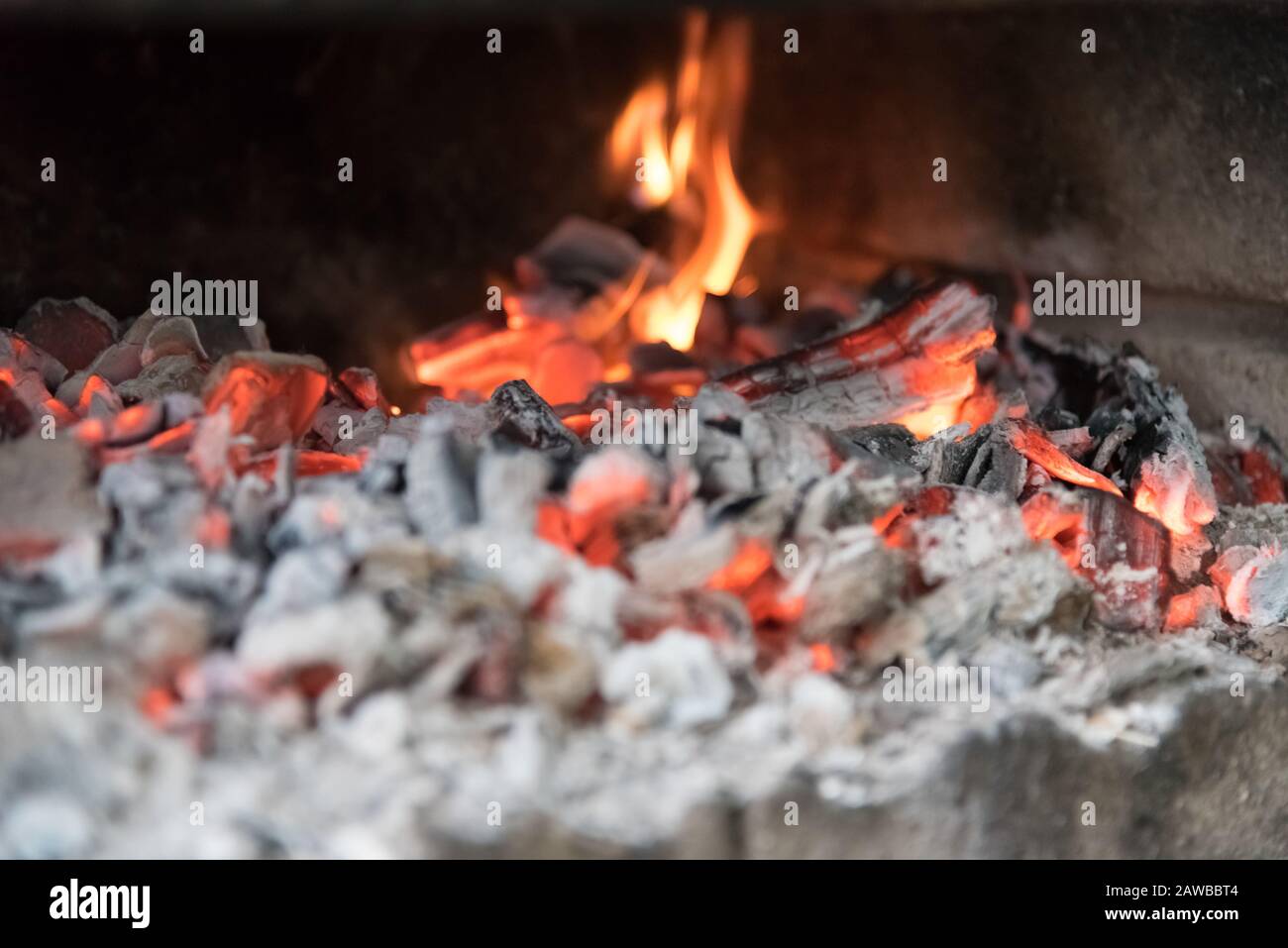 Wood charcoal burning hi-res stock photography and images - Alamy