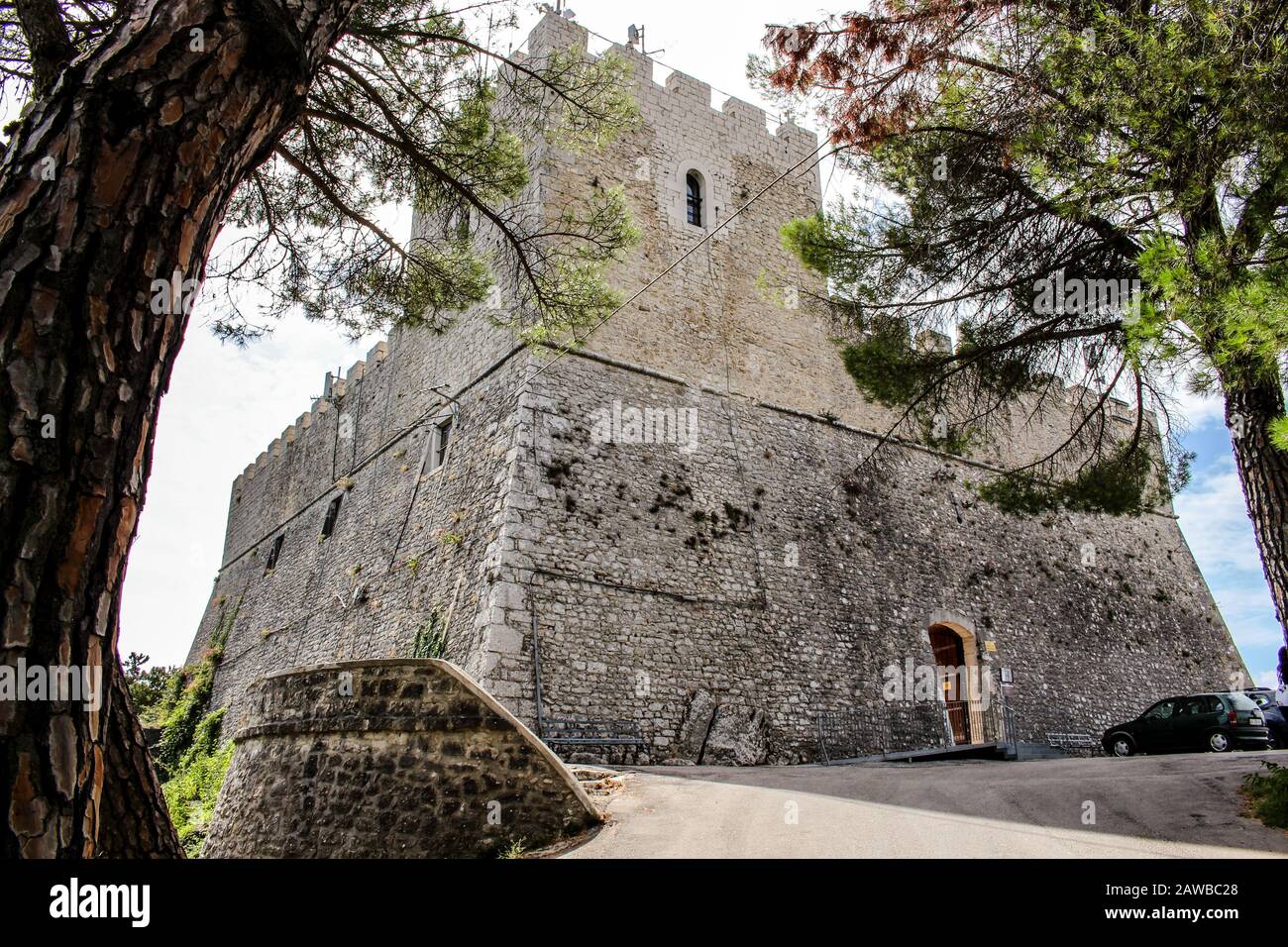 Molise castle hi-res stock photography and images - Alamy