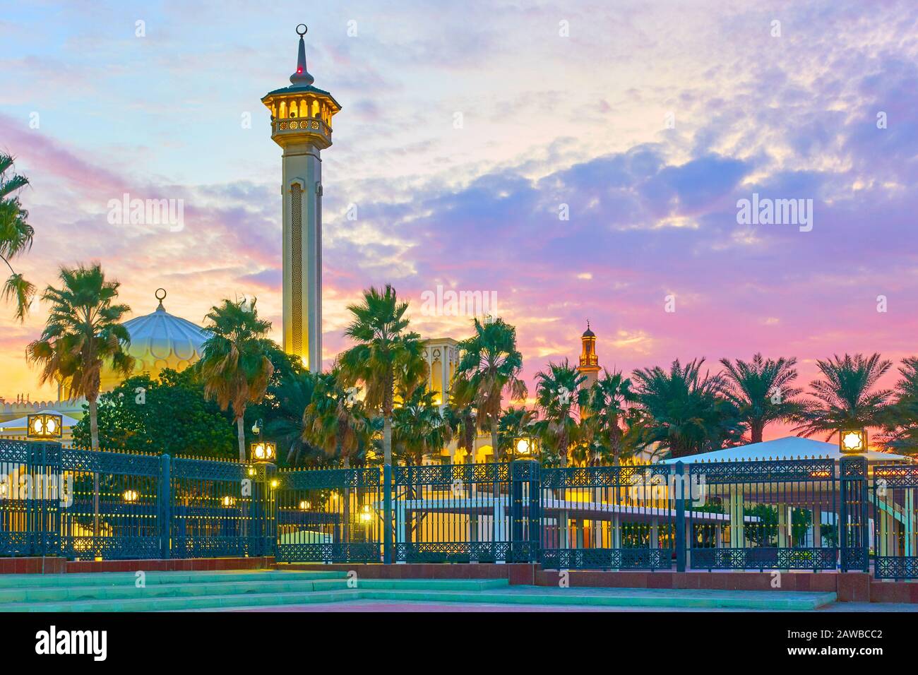 The Grand Mosque in Old Dubai at sunset, United Arab Emirates Stock ...
