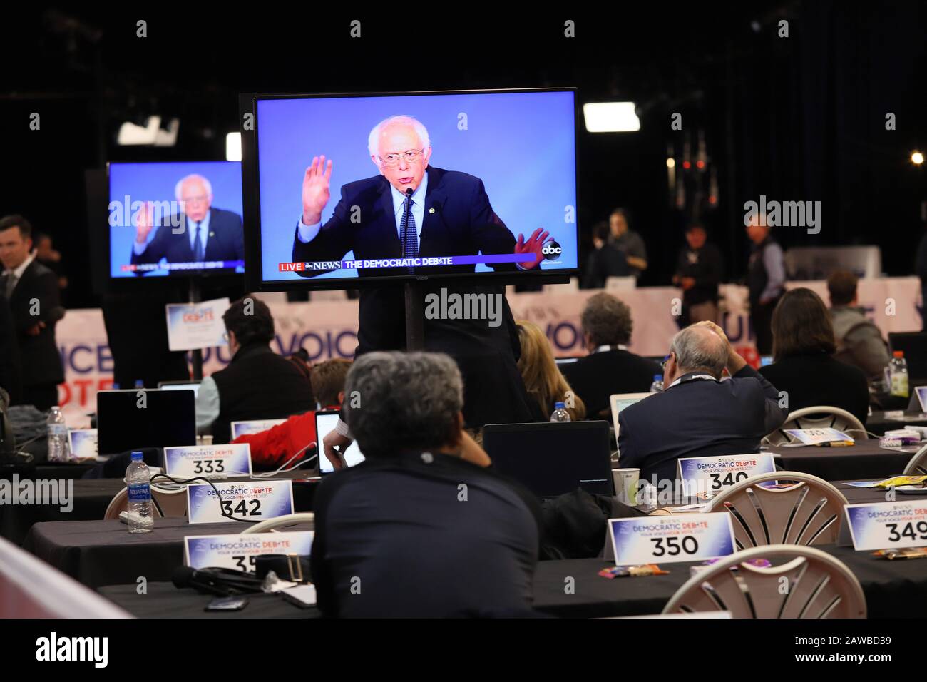 News room screens hi-res stock photography and images - Alamy