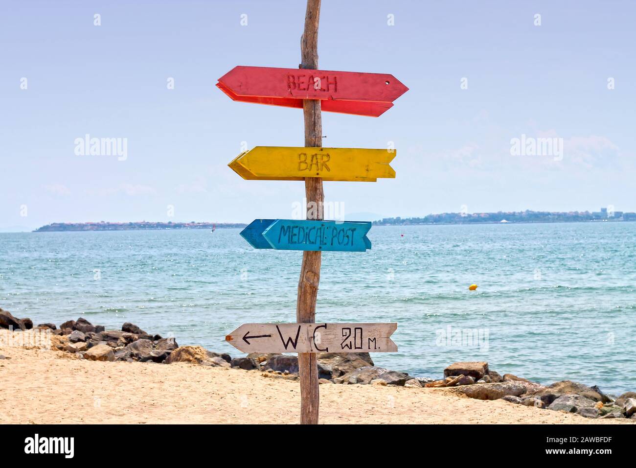 Signboard with arrows on the beach Stock Photo - Alamy