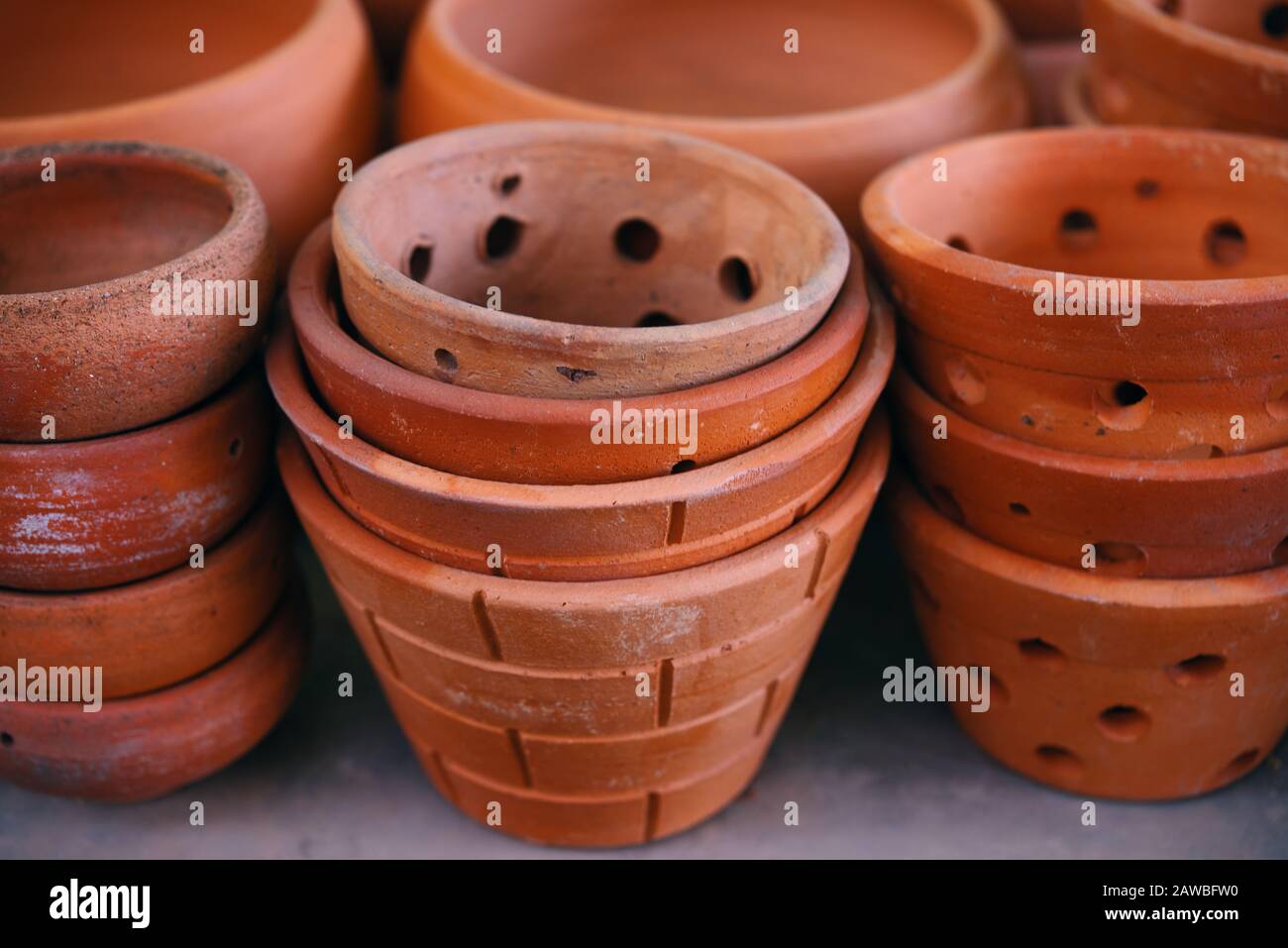 Clay pots arrangement hi-res stock photography and images - Alamy