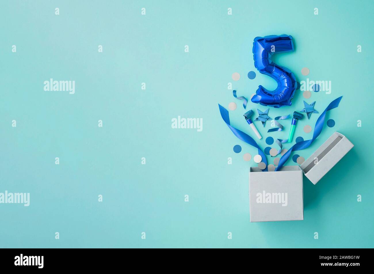 Happy 5th birthday balloon hi-res stock photography and images - Alamy