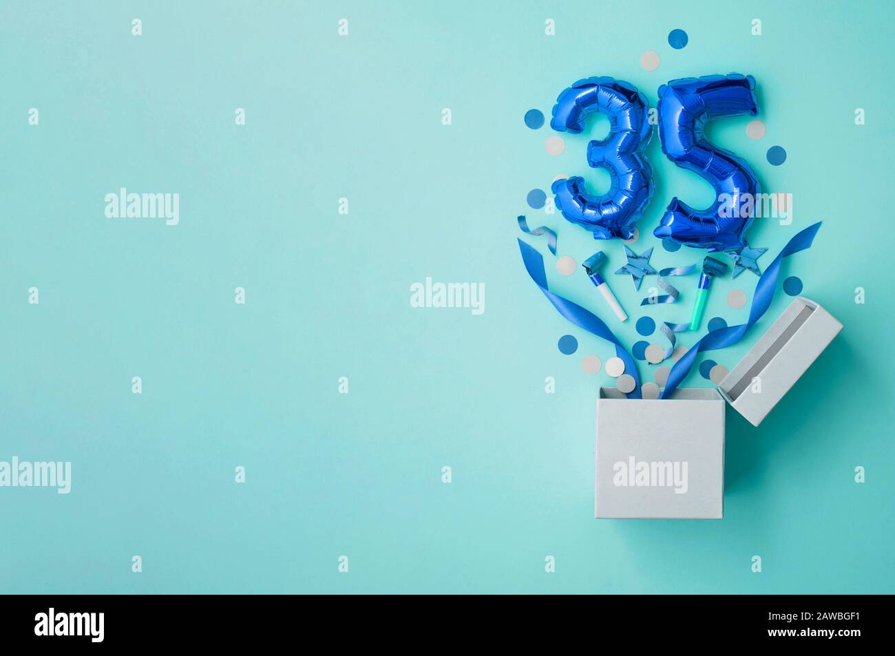 35th birthday party hi-res stock photography and images - Alamy