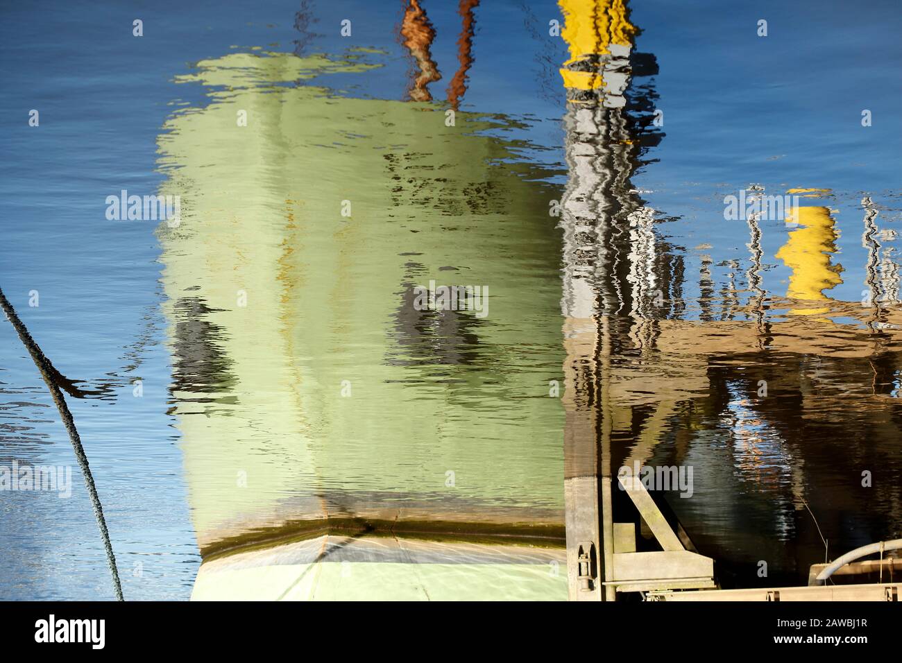 Green reflection from a ship, Blue Water surface Stock Photo - Alamy