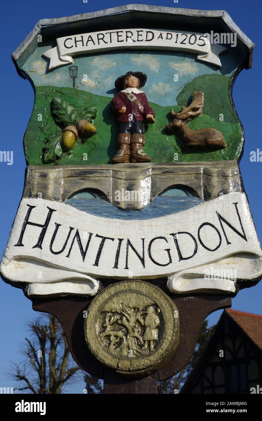 huntingdon town centre, ornate town centre sign, cambridgeshire ...